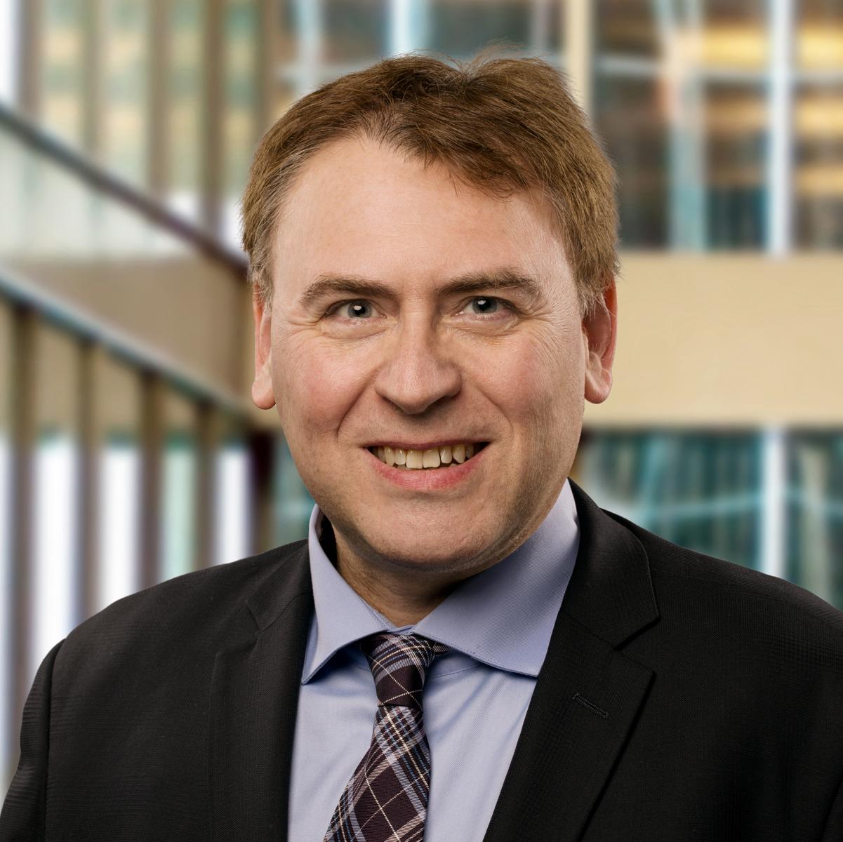 James (Jim) C. MacGee - Banque du Canada